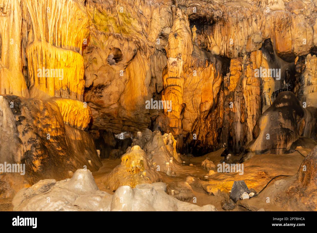 Osselle cave - Caves of France - Grotte d'Osselle, Roset-Fluans, France ...