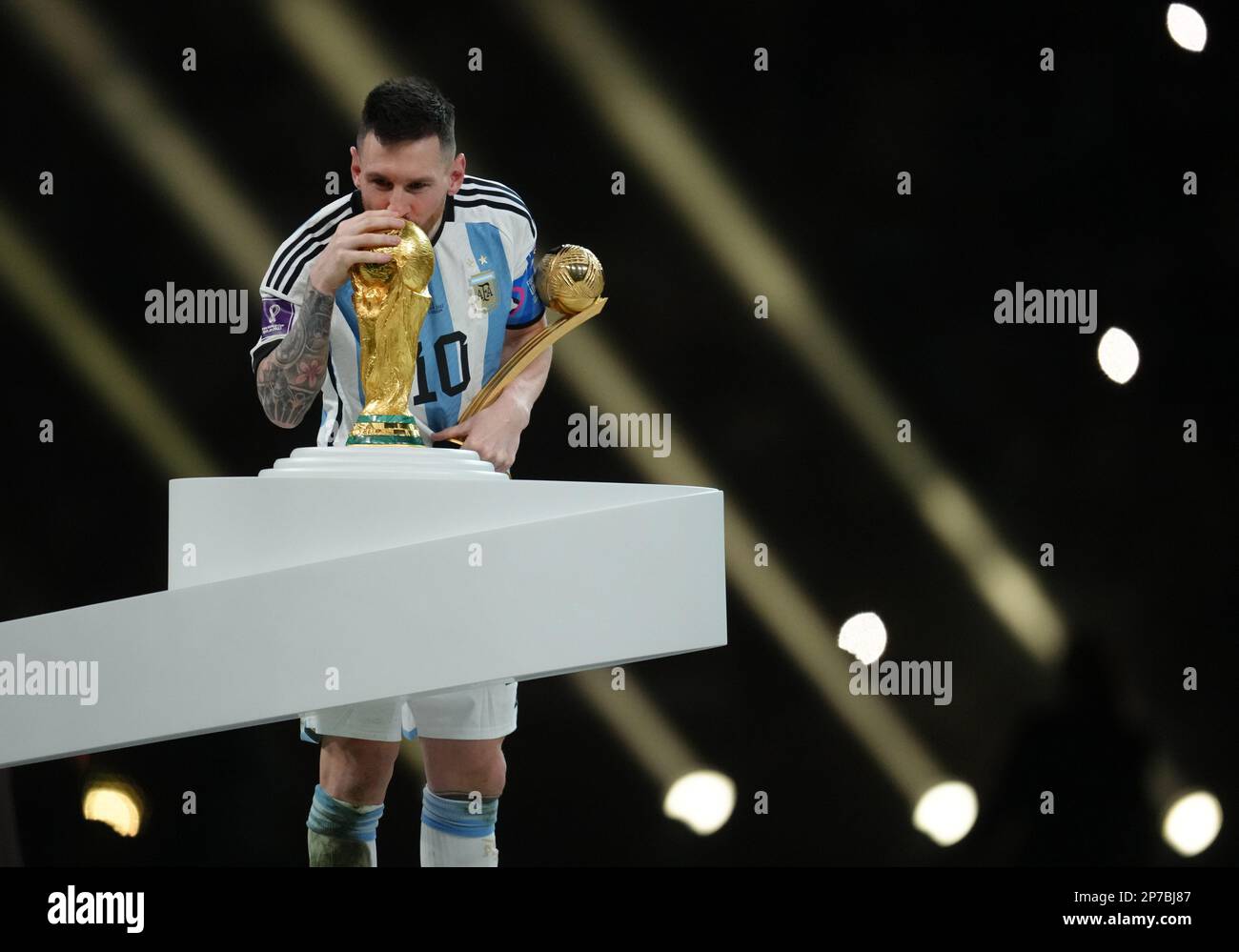 Argentinas Lionel Messi Gives A Kiss To The World Cup Trophy After