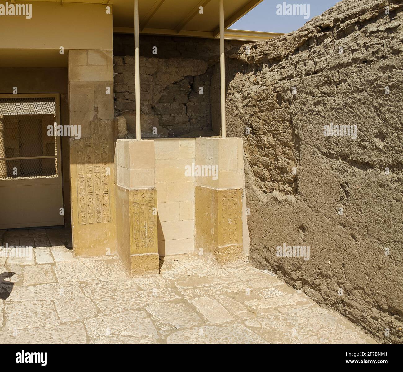 Egypt, Saqqara, tomb of Horemheb, statue room Stock Photo - Alamy