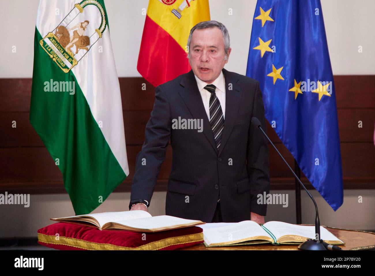 Diego Martín Reyes is sworn in as a new member of the Advisory Council ...