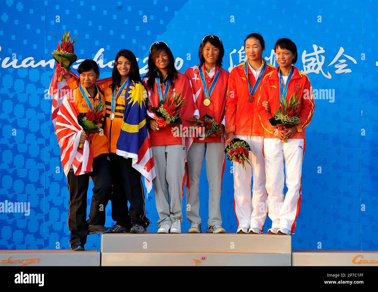 Silver winners MOHD AFENDY Khairunnisa, MOHAMAD SAYED Norashikin Bi of ...