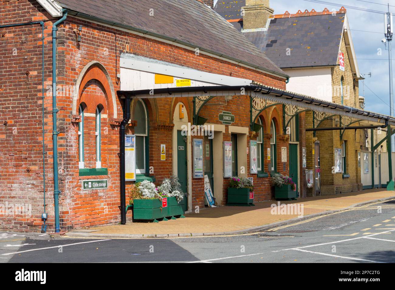 Shanklin railway station hi-res stock photography and images - Alamy