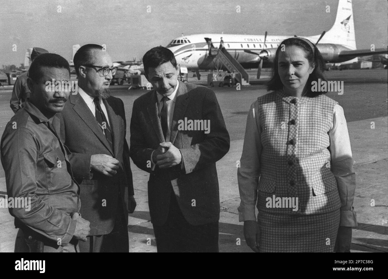 Commander of the Cuban Revolution Juan Almeida Bosque, left ...