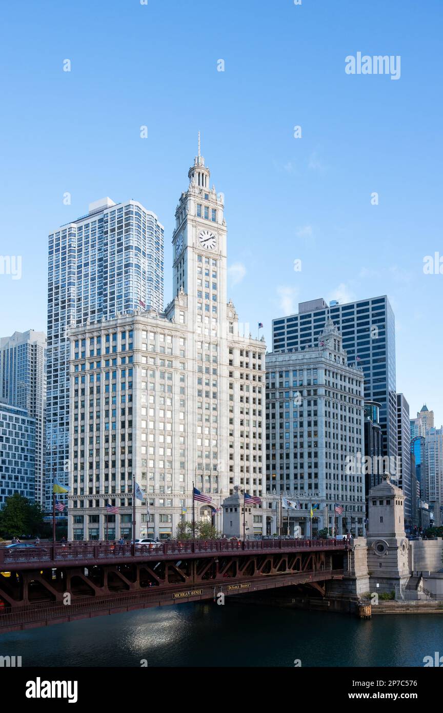 A view of the iconic Chicago River Bridge with an array of towering ...