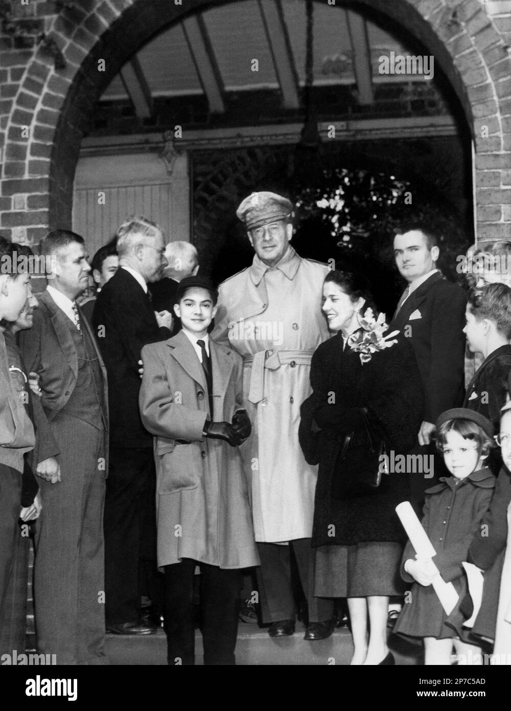 General Douglas MacArthur, wife Jean, and son, Arthur, Norfolk, Va ...