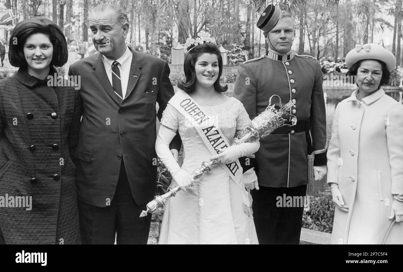Azalea Queen Luci B. Johnson with her father, President Lyndon B ...