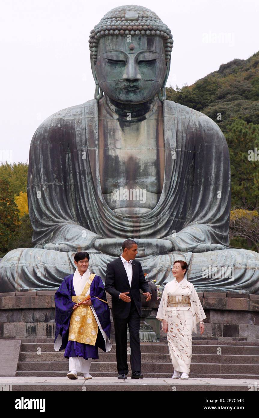 President Barack Obama visits the Great Buddha of Kamakura with Michiko ...