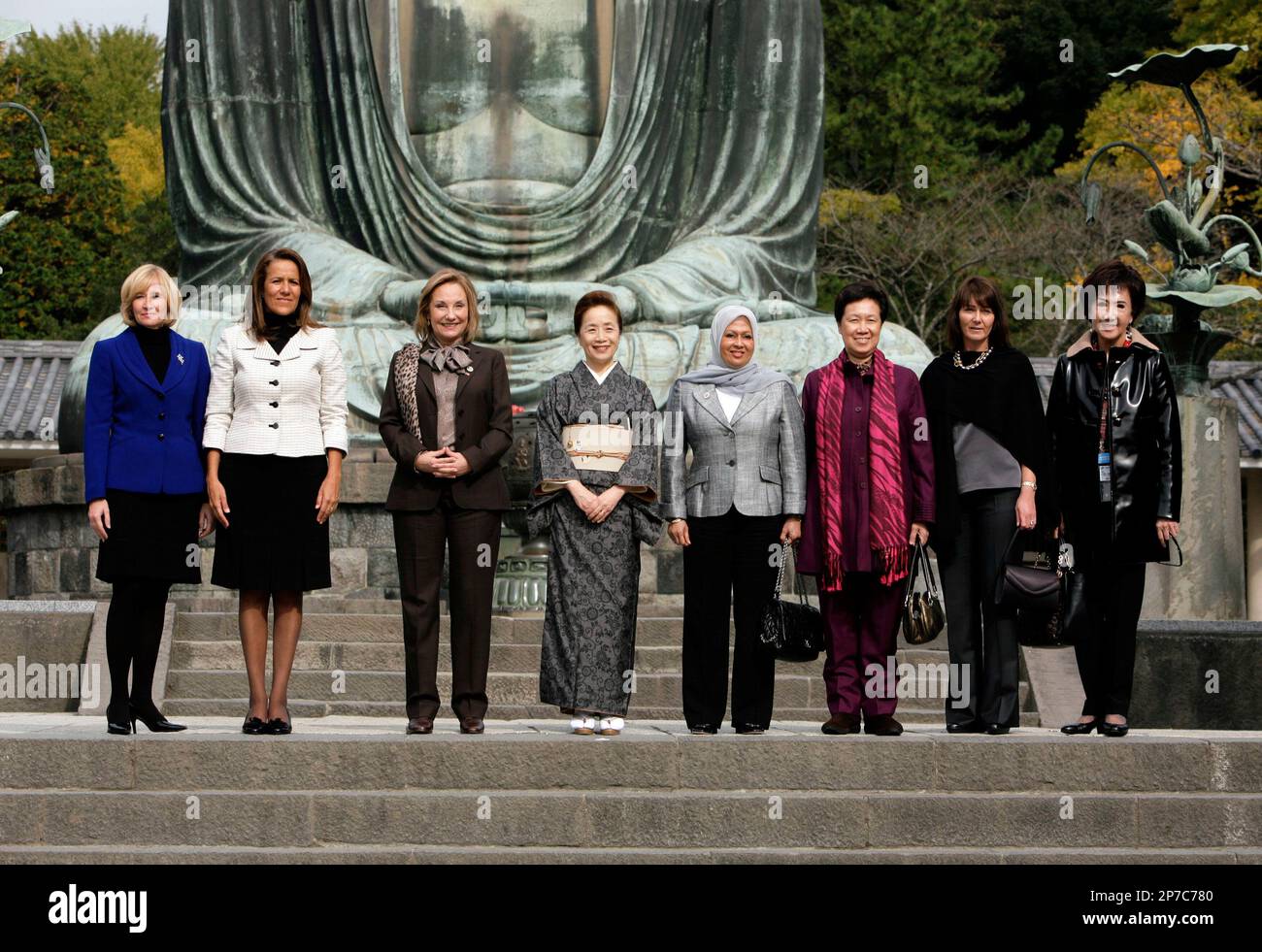 Spouses of Pacific Rim countries' leaders attending the APEC Summit ...
