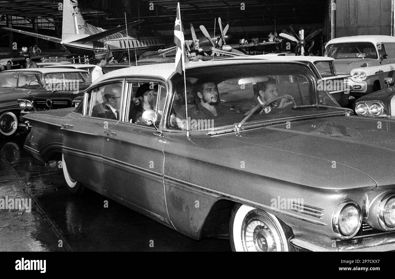 Cuba's revolutionary leader Ernesto 'Che' Guevara rides In a car in ...