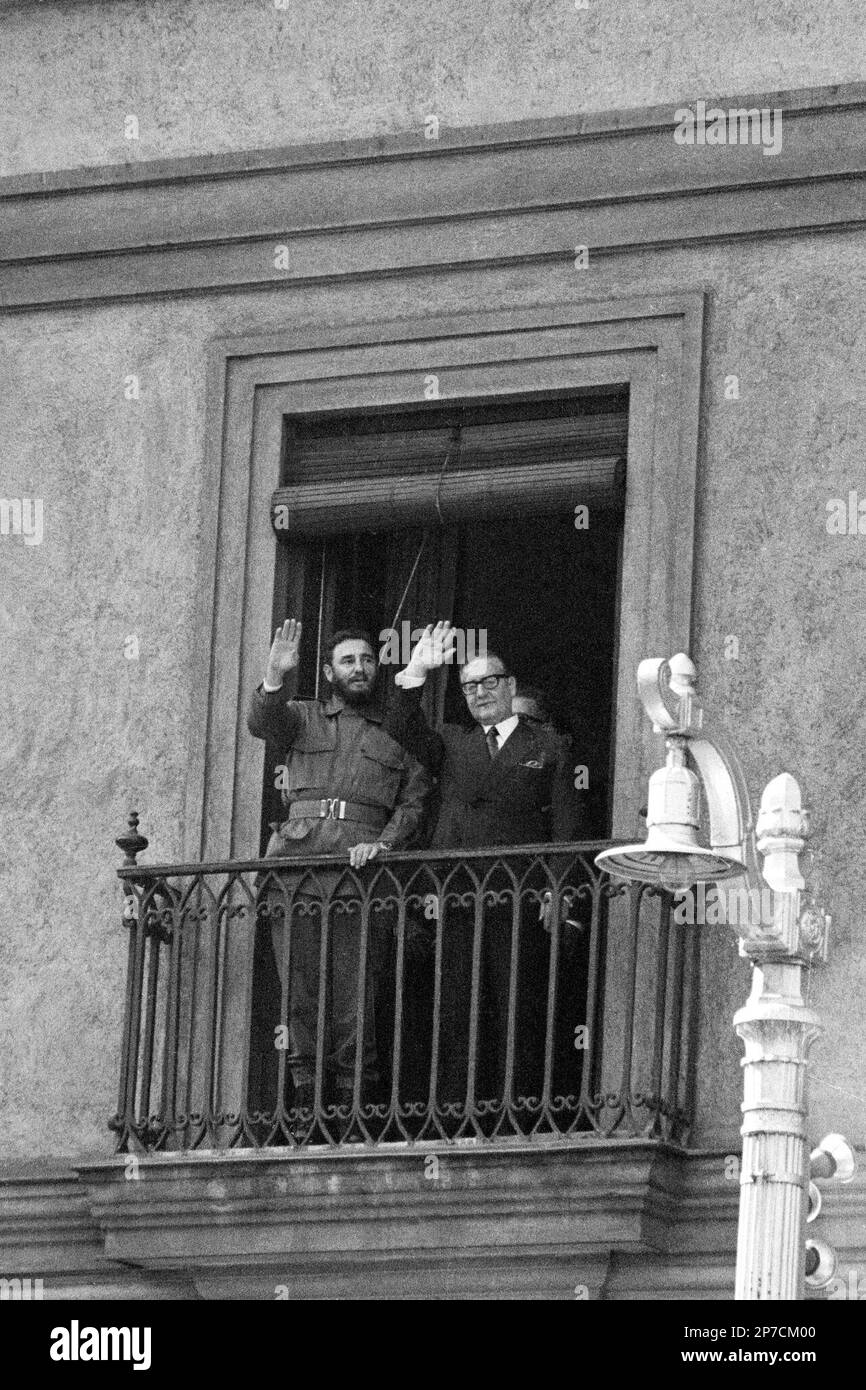 Cuba's leader Fidel Castro, left, and Chile's President Salvador ...