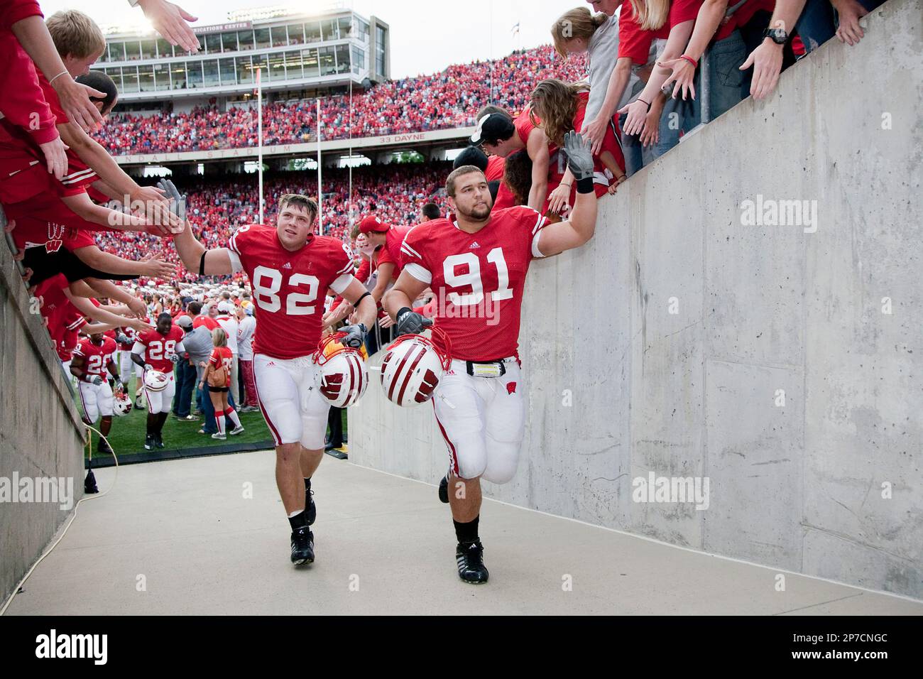 Wisconsin Badgers Jordan Kohout (91) and Pat Muldoon (92) high five ...