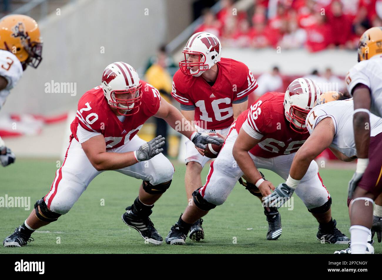Wisconsin Badgers offensive linemen Kevin Zeitler (70 and Peter Konz ...