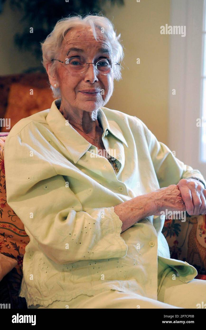 ** ADVANCE FOR MONDAY NOV. 1 ** In this Oct. 5, 2010 photo, writer ...