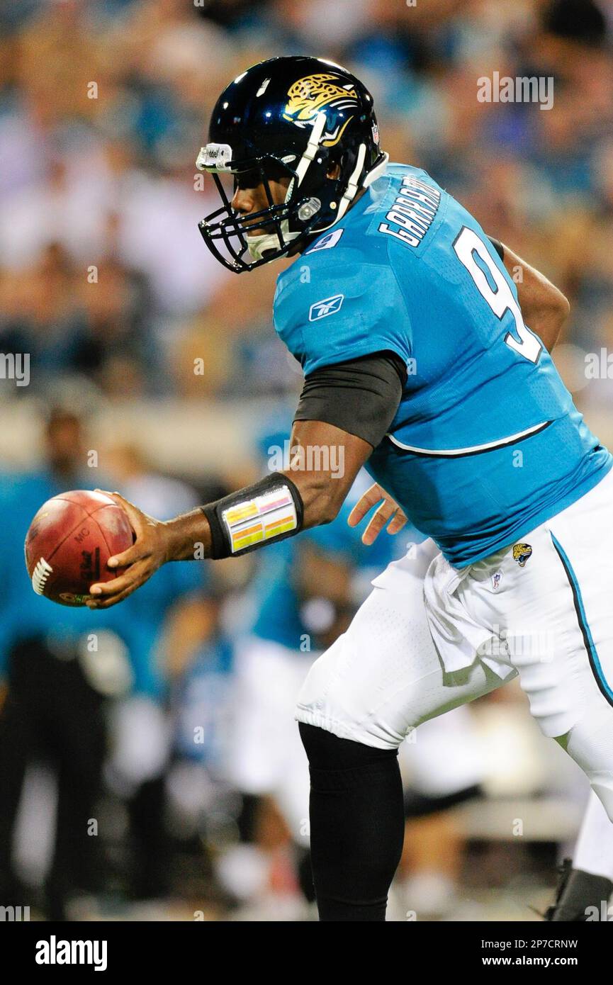 Jacksonville Jaguars quarterback David Garrard (9) drops back to hand ...
