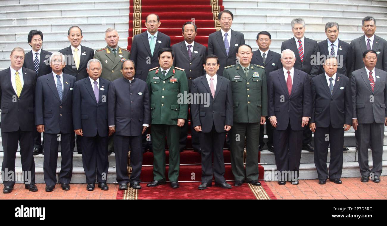 Front row, left to right: New Zealand's Defense Minister Wayne Mapp ...