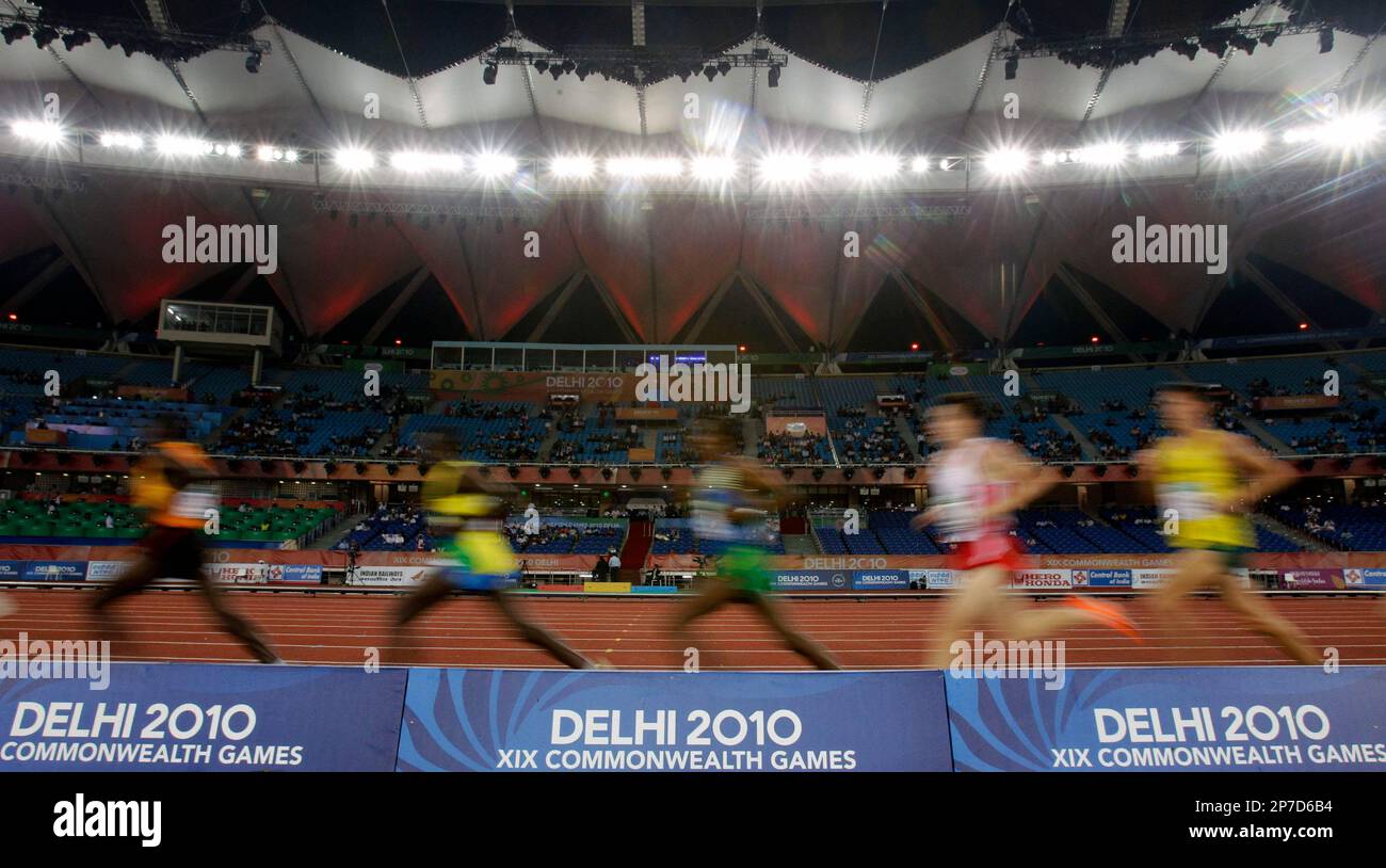 Athletes compete in the Men's 10000m final during the Commonwealth ...