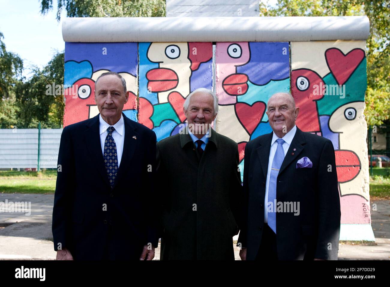 Die ehemaligen alliierten Stadtkommandanten, Generalmajor Raymond E ...