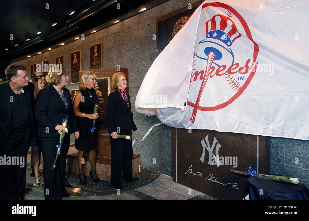 Members of the Steinbrenner family watch as Steinbrenner's widow, Joan ...