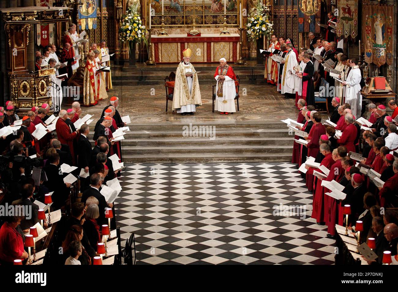 Britain's Archbishop of Canterbury Rowan Williams, left, and Pope ...