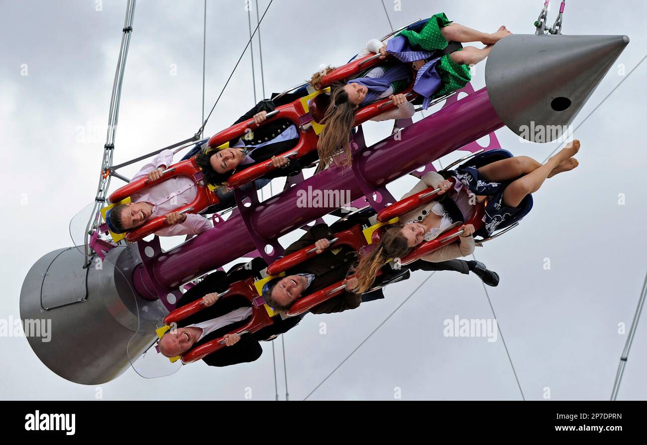 GŠste eines Presserundgangs testen am Donnerstag (16.09.10) auf der ...