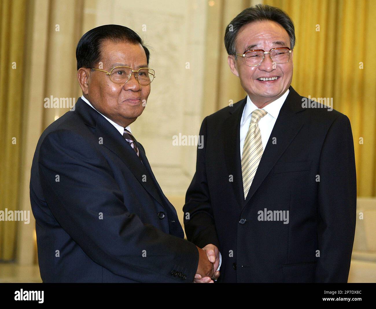 Than Shwe (L), chairman of the Myanmar State Peace and Development ...