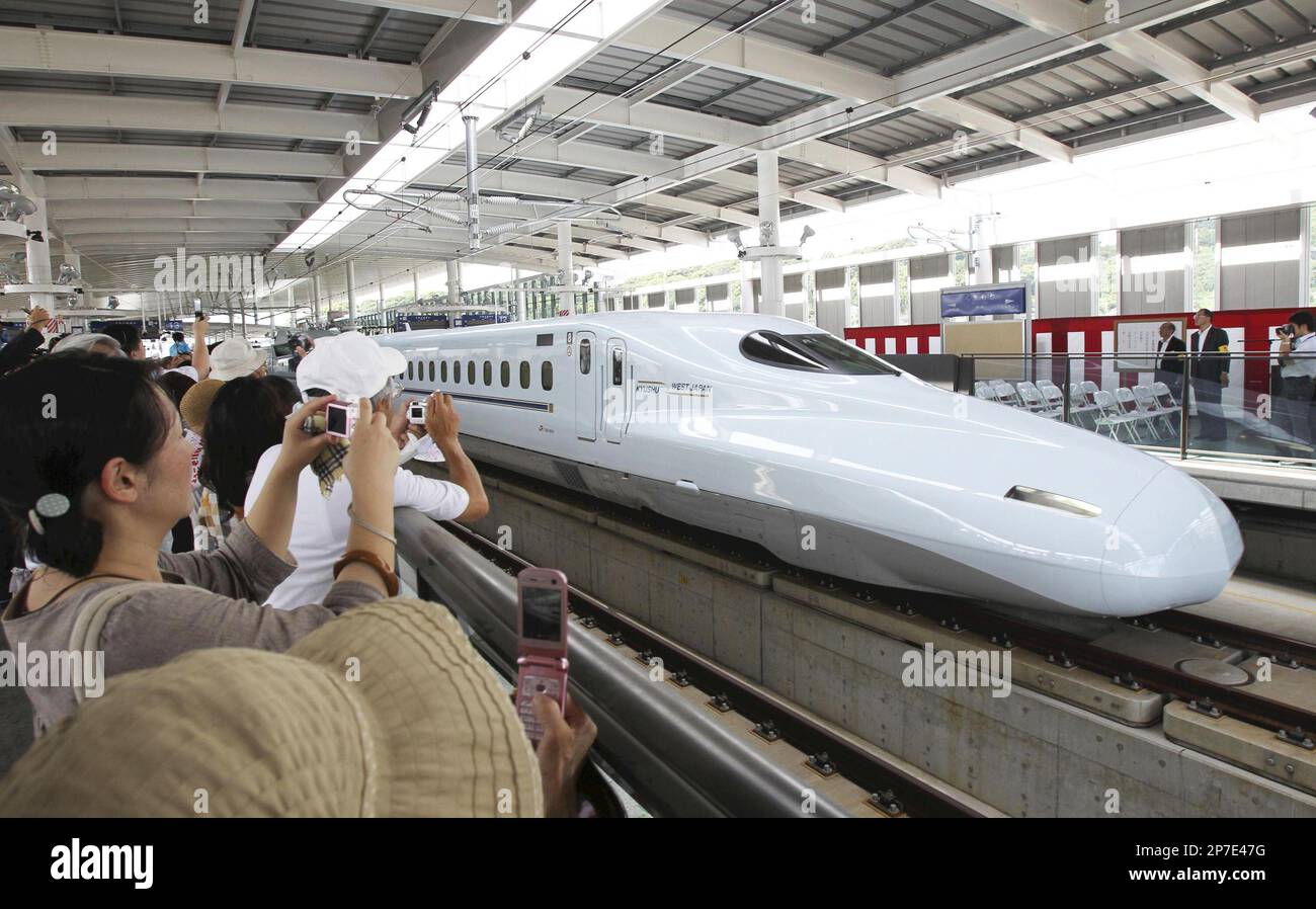 Train fanatics welcome the Sakura (cherry blossom), an N700-series ...