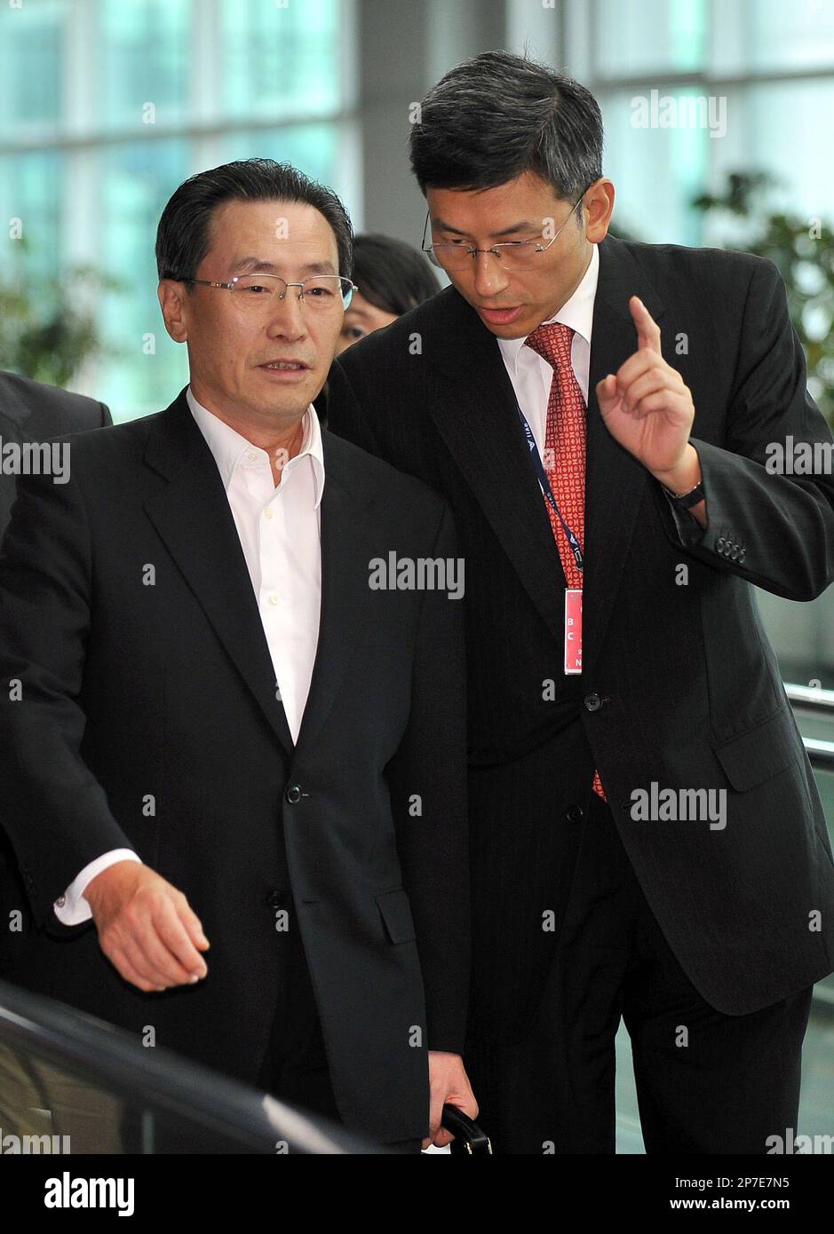 Chinese nuclear envoy Wu Dawei, left, arrives at Incheon International ...