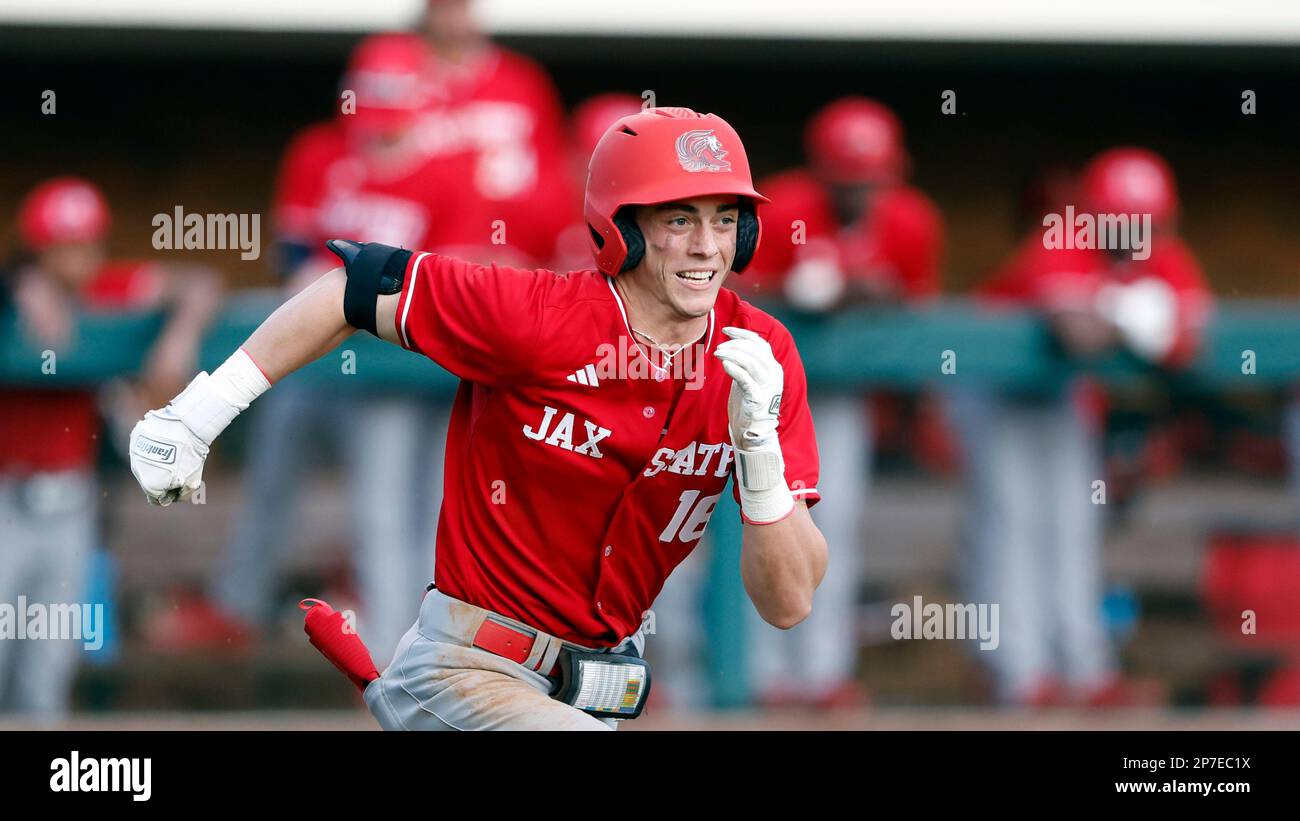 Jacksonville St. infielder Caleb Johnson (16) runs to first during an ...