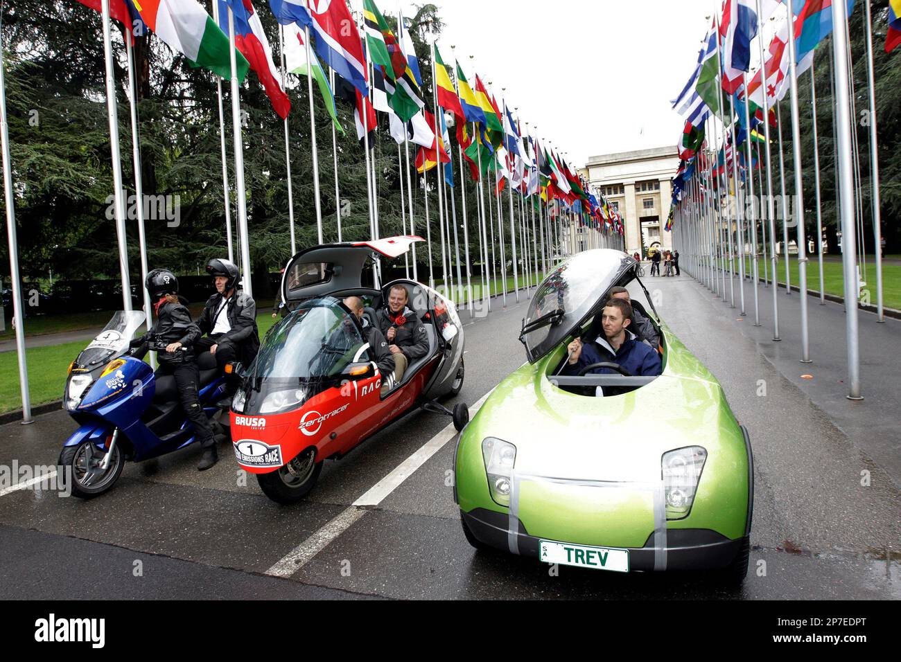 Electric vehicles from the Vectrix Team from Germany, left, Oerlikon ...
