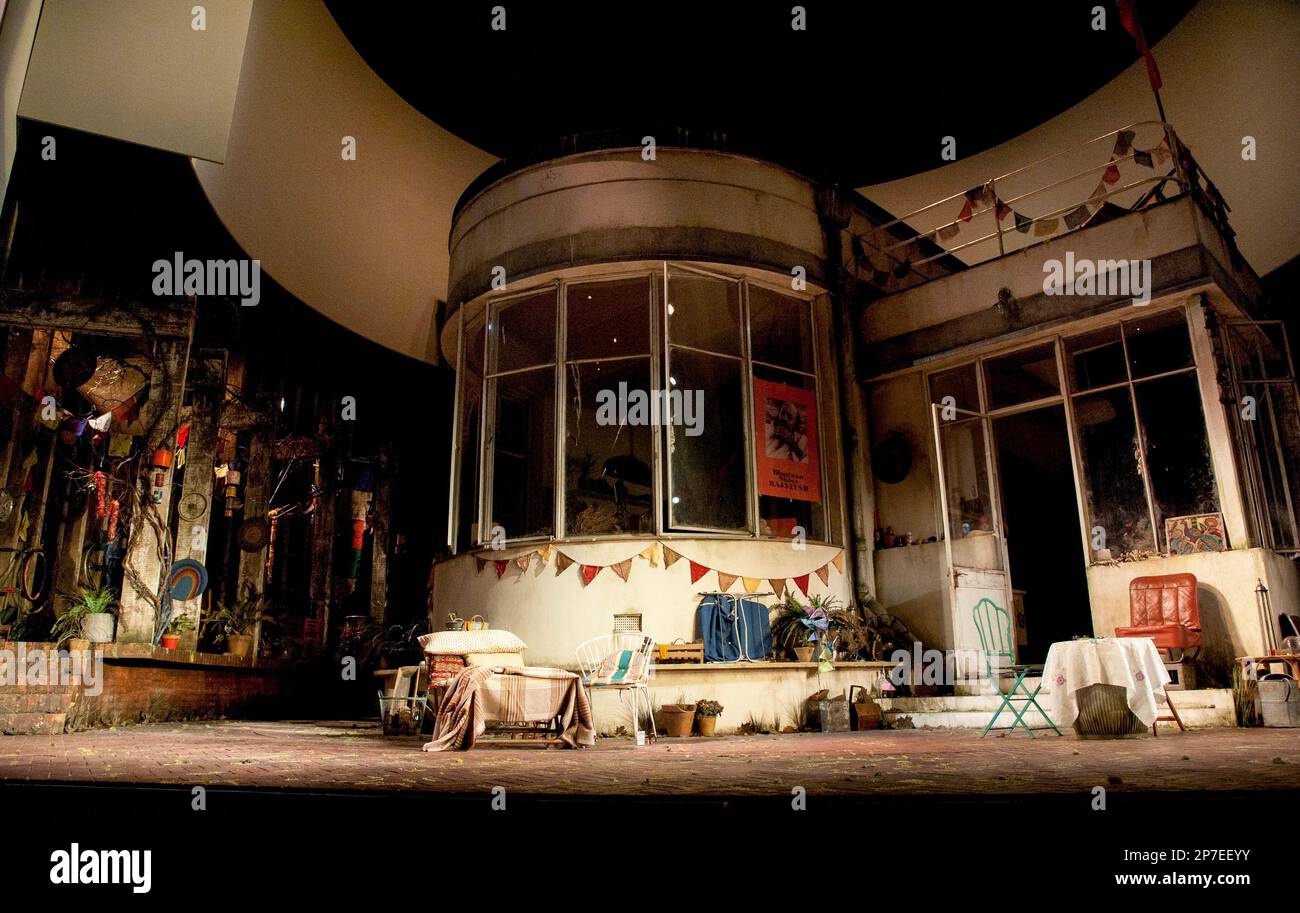 stage design for THE LAST OF THE HAUSSMANS by Stephen Beresford at the ...