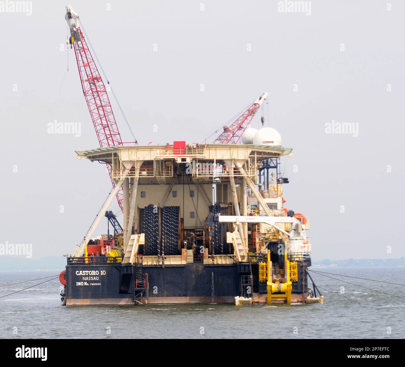 Das Pipeline-Verlegeschiff "Castoro Dieci" von Nord Stream verlegt am ...