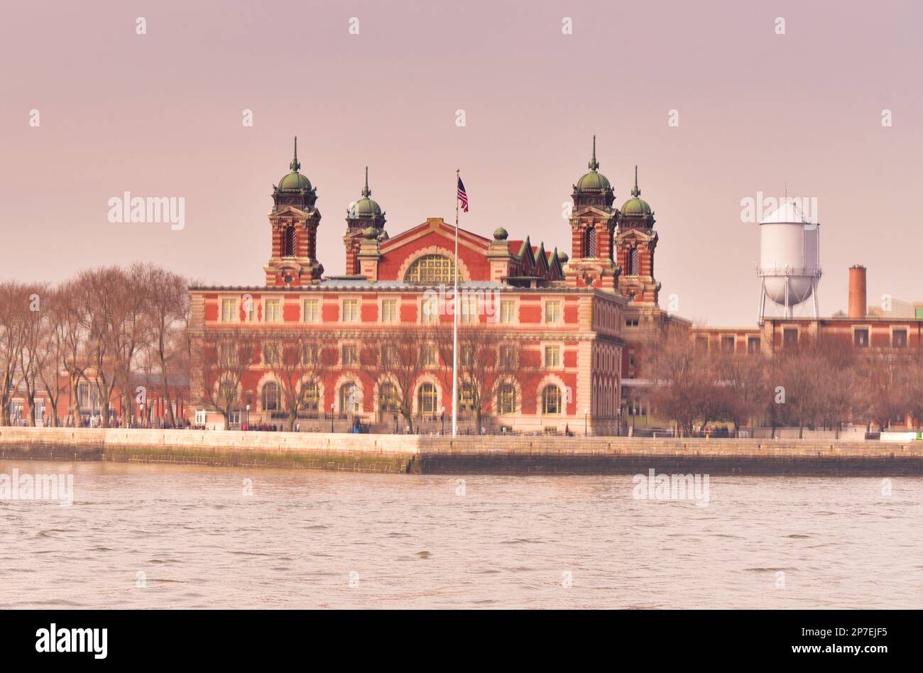 Ellis island immigrants hi-res stock photography and images - Alamy