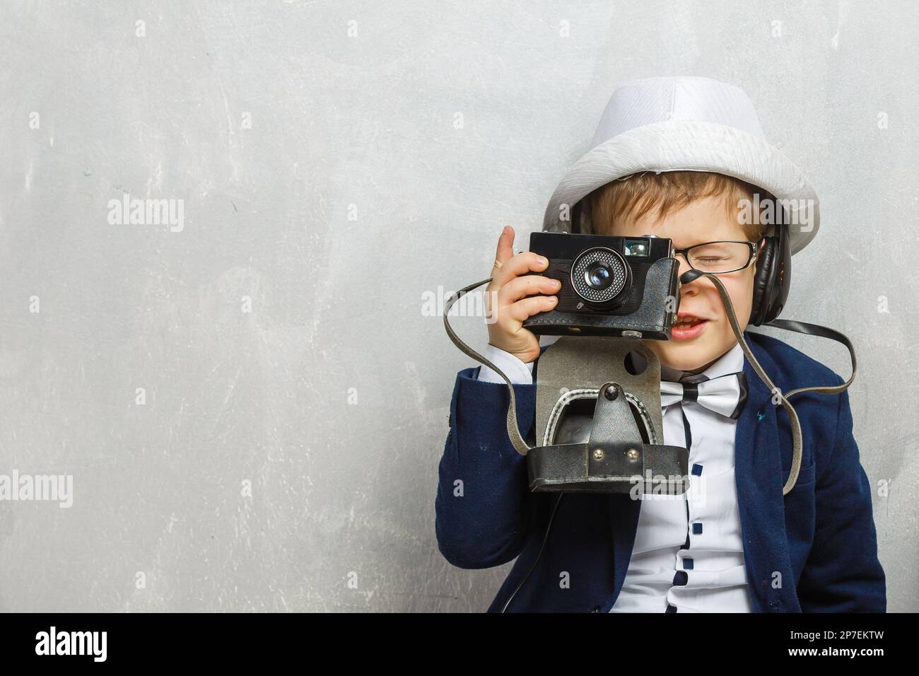 Little boy with an old camera Stock Photo - Alamy