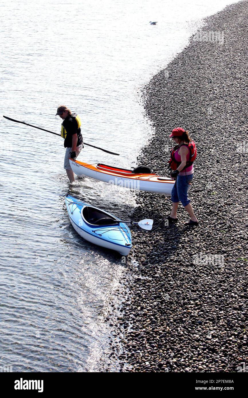 Bill and Natalie Poss of Bremerton, Wash. get ready to kayak from Bachmann Park in Manette on ...