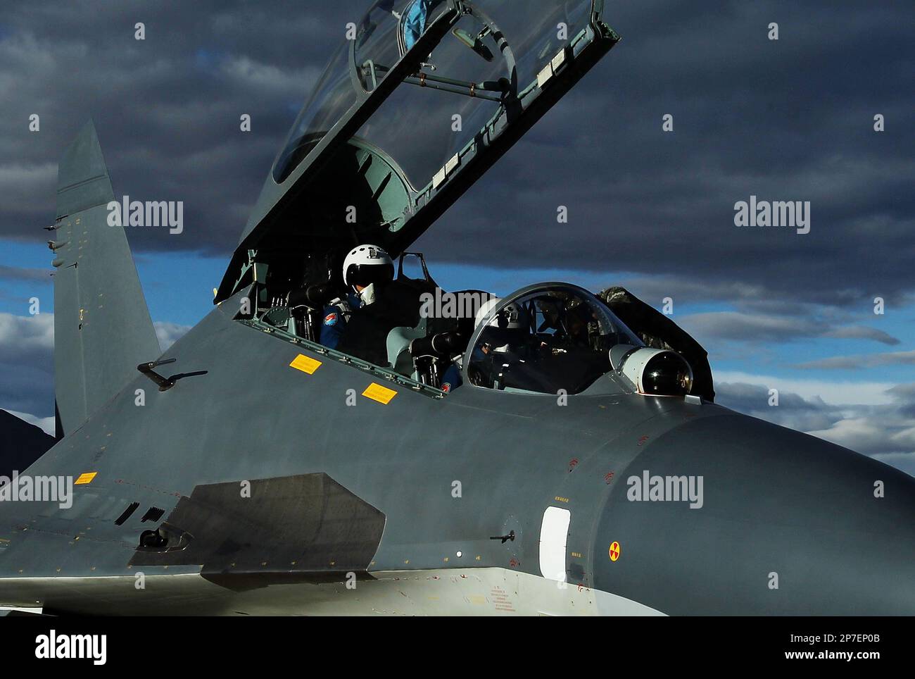 China's third-generation fighter planes of the Chengdu Military Zone ...