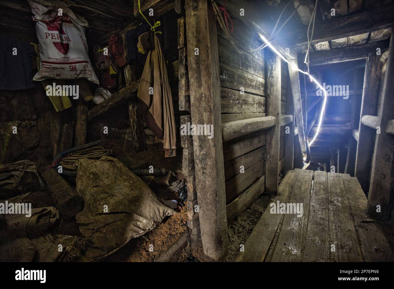 Gold extraction hi-res stock photography and images - Alamy