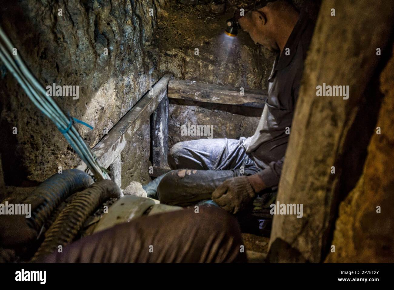 Inside an illegal gold mine hi-res stock photography and images - Alamy
