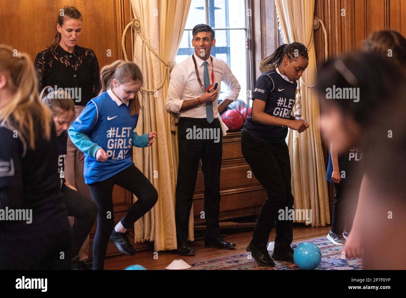 Prime Minister Rishi Sunak hosts current and former members of England ...