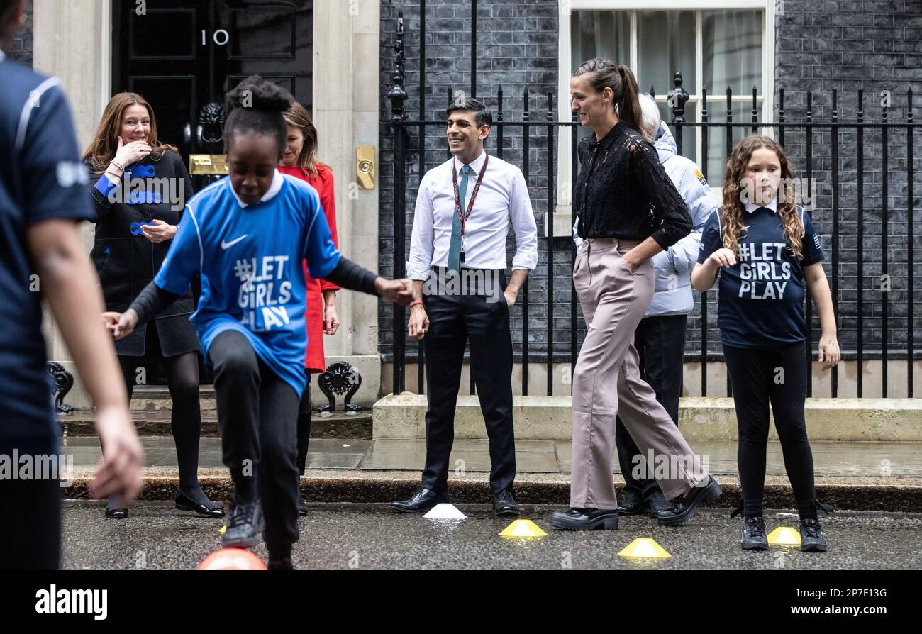 Prime Minister Rishi Sunak hosts current and former members of England ...