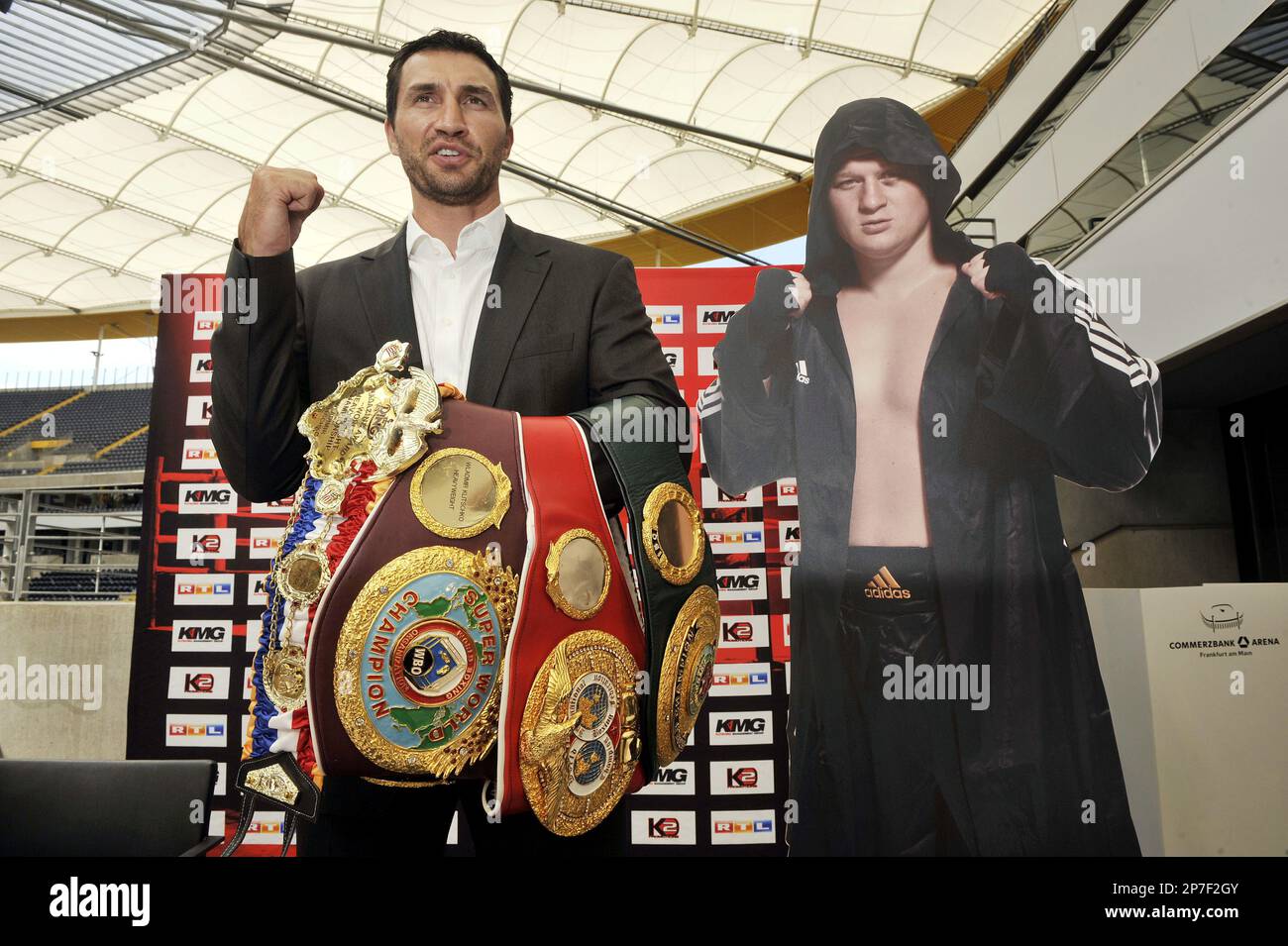 Ukrainian heavyweight boxer Wladimir Klitschko, left, poses with his ...
