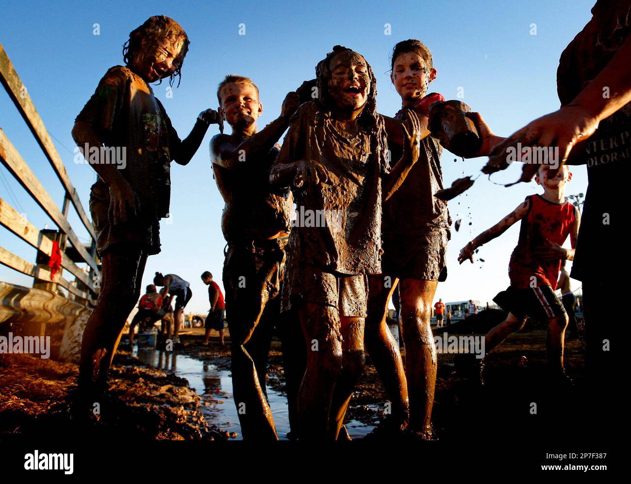In this photo taken July 15, 2010, Shayna Price, center, 7, of Virginia ...