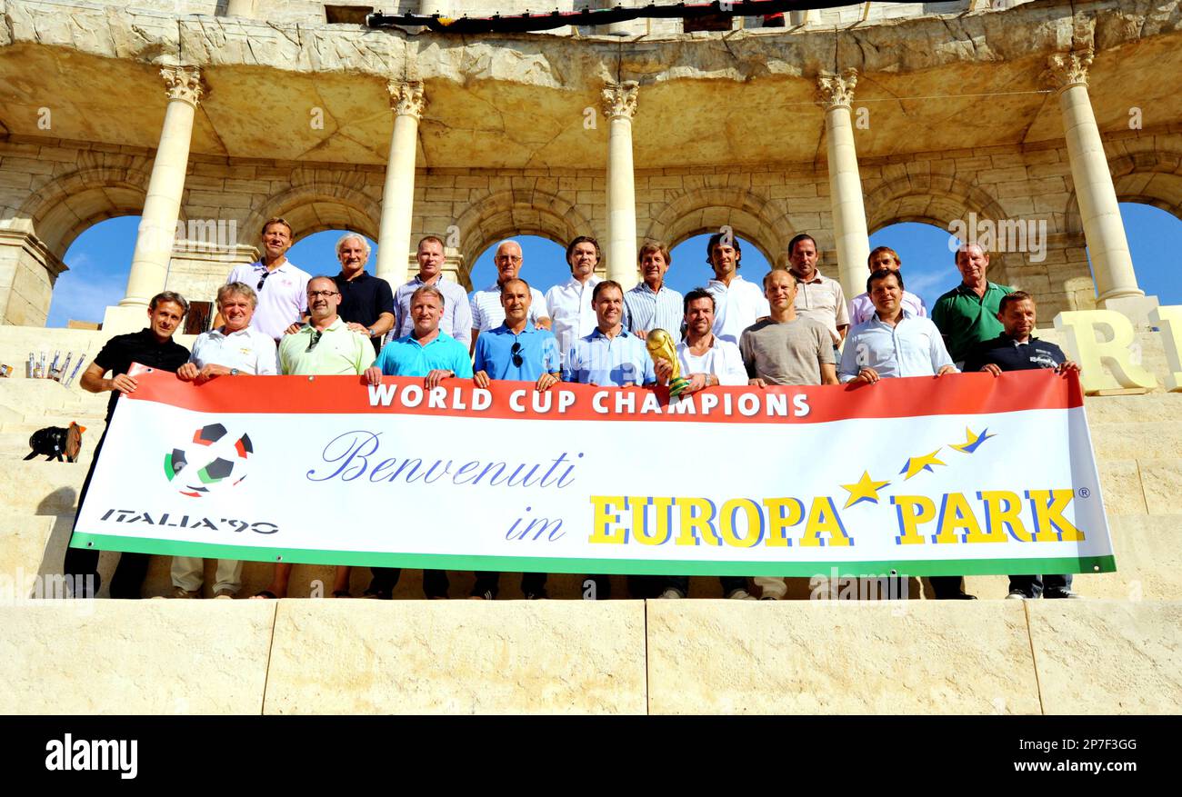 Die Fussball-Weltmeister von 1990, hintere Reihe (v.l.): Guido Buchwald ...