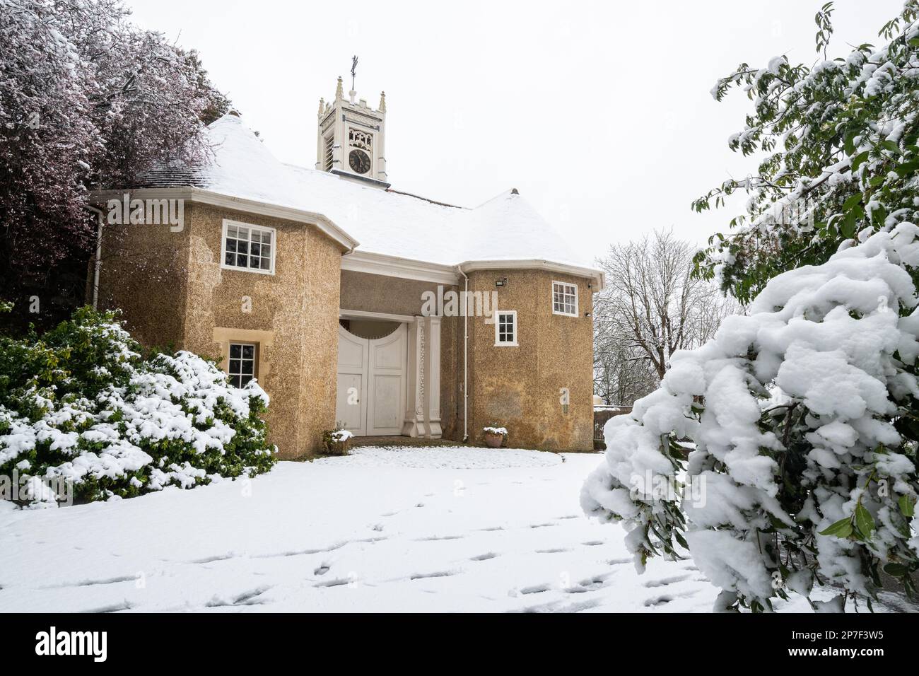 Farnham Castle in the snow, Surrey, England, UK Stock Photo - Alamy