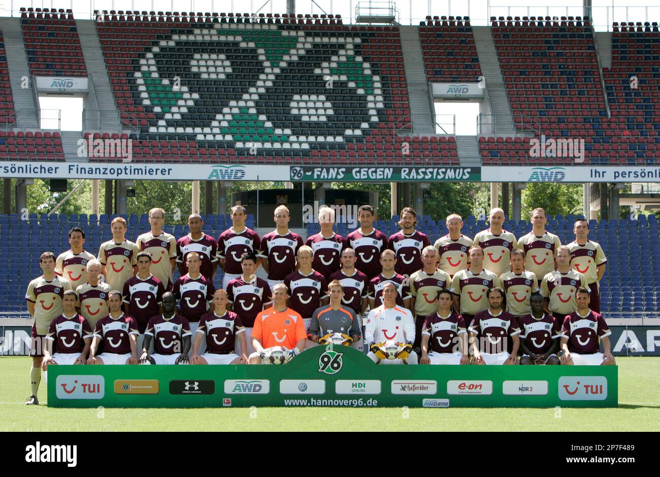 Das Team und der Betreuerstab des Bundesliga Fussballvereins Hannover ...