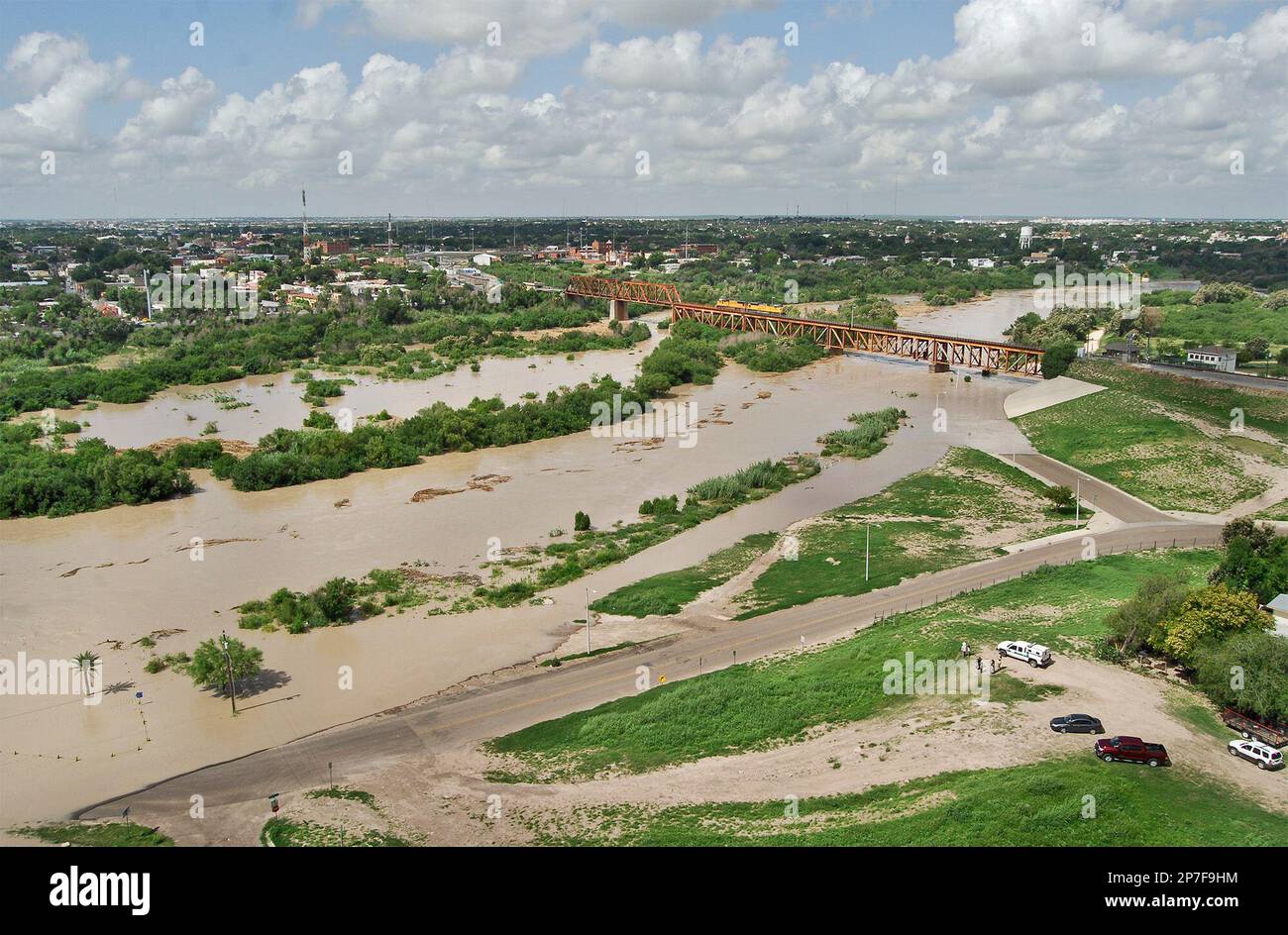 This bird's eye view, looking south from the roof of the Rio Grande ...