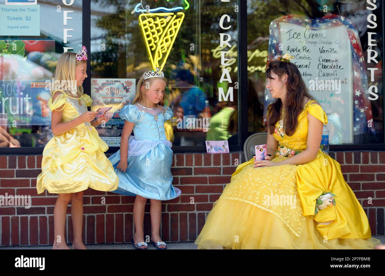 Cousins Katelyn LaCroix, 8 left, and Alexis LaCroix, of Mt. Clemens ...