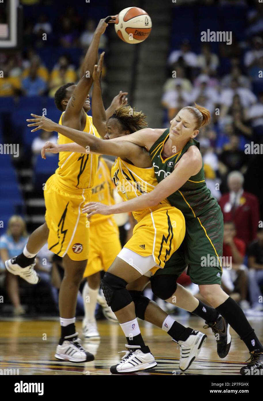 Seattle Storm forward Lauren Jackson, right, collides with Tulsa Shock ...