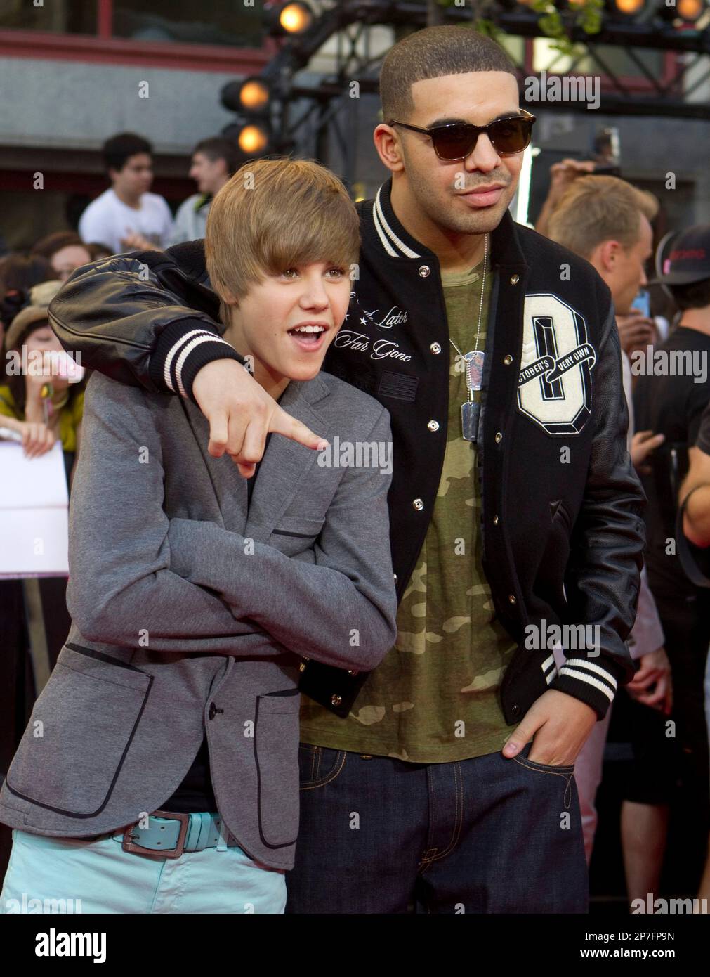 Justin Bieber and Drake, right, stop for a photograph on the red carpet ...