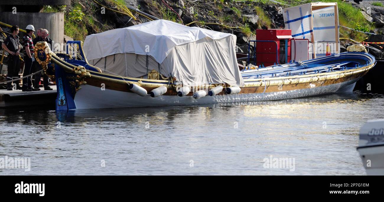 Canvas covers the damaged royal sloop 'Vasaorden' as it is inspected at ...