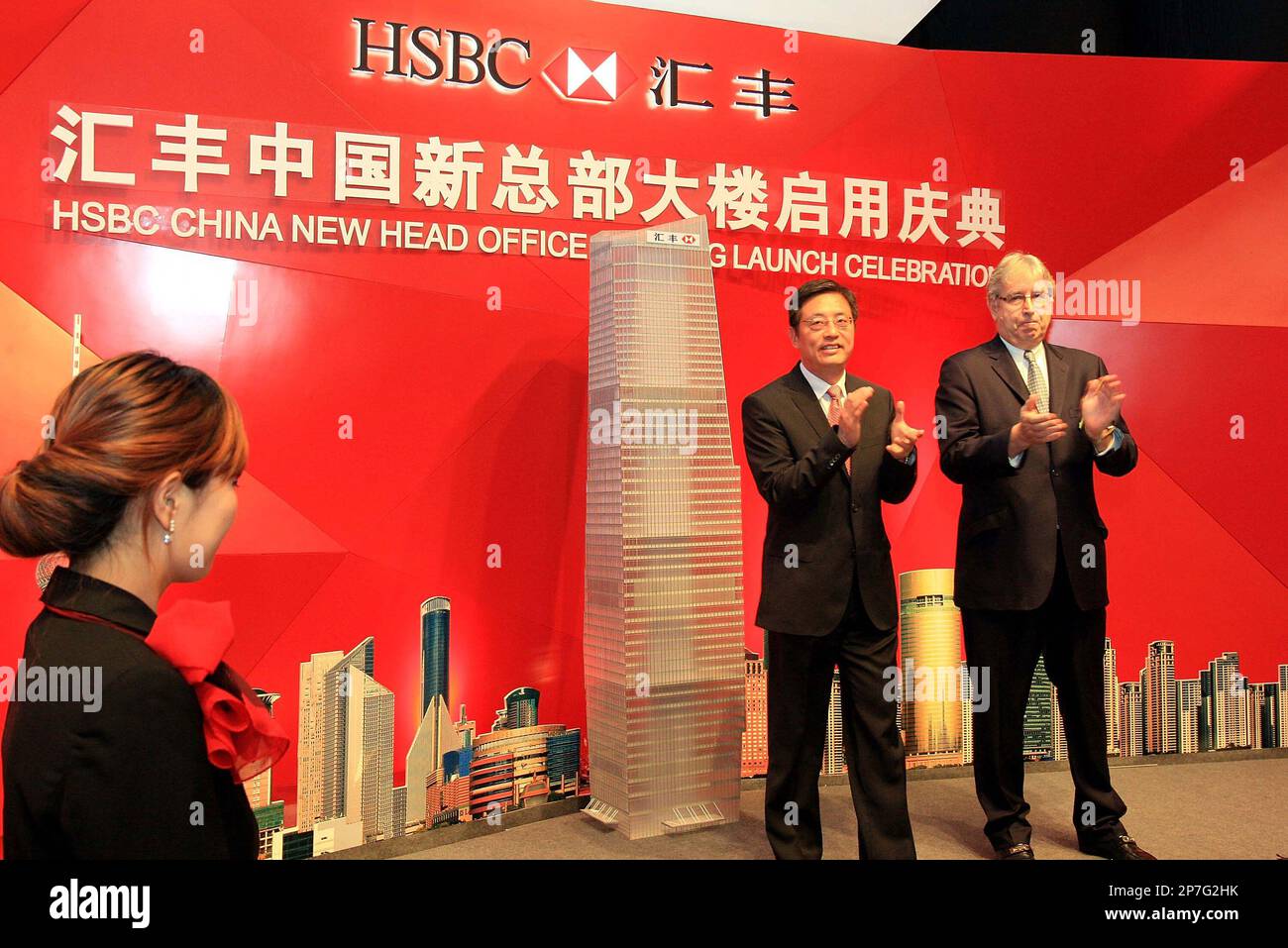 HSBC chief executive Michael Geoghegan (R) and Shanghai deputy mayor Tu ...